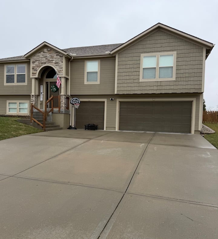 Spacious Home, Perfect For Families And Groups - Pleasant Hill, MO