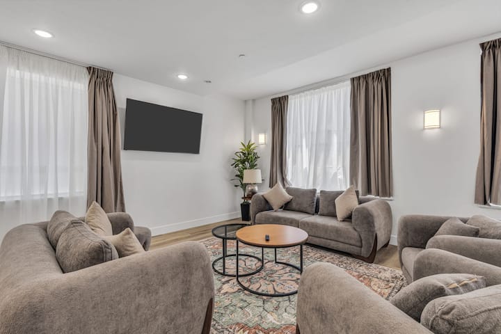 Downtown Indy Grand Flat 2,800 Sqft- Flat 6 - Indianapolis, IN