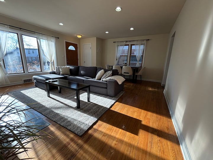 Quiet Skokie Home Near Chicago - Skokie, IL