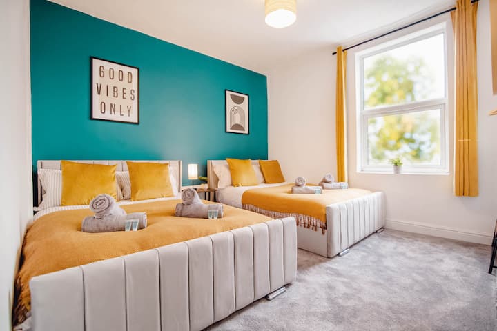 Golden Aqua Haven Retreat | Free Parking | 14ppl - Sheffield