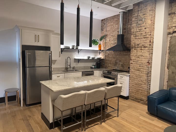 Spacious Riverfront Loft! - Jackson, MO