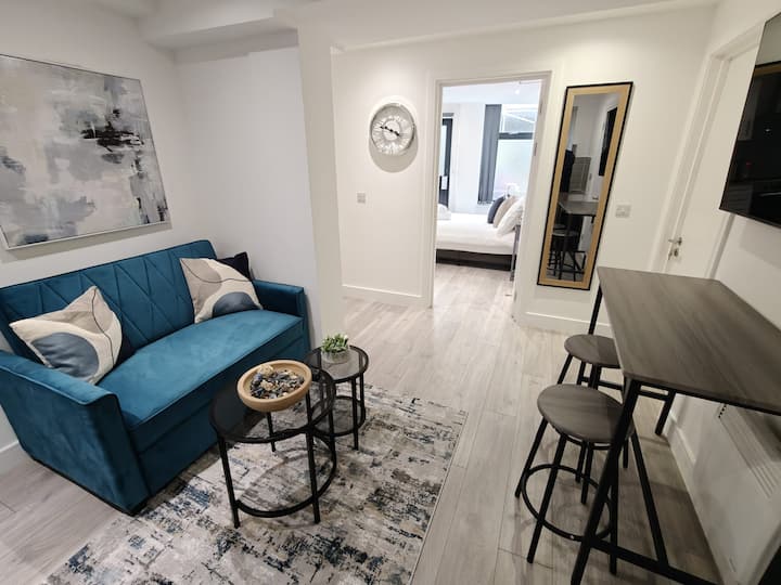 2-bed Flat Next To Slough Station - Slough