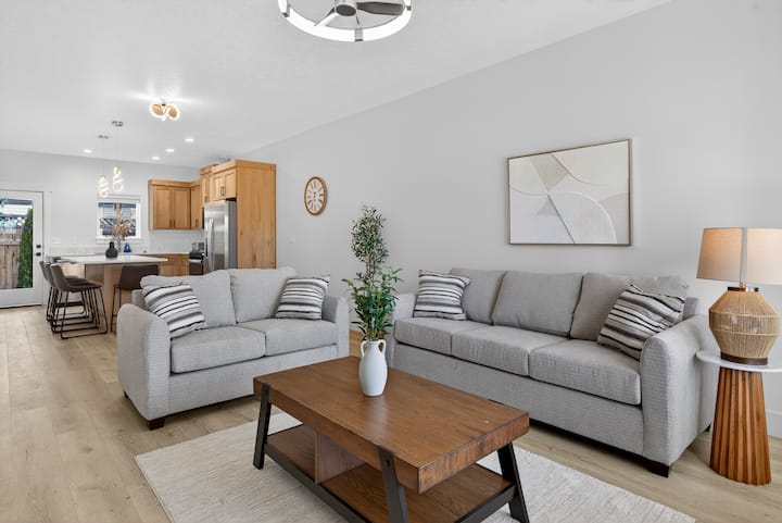 New Construction-king Suite/fireplace/garage/pets - Lake Lowell, ID