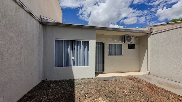 Casa Inteira: Suíte+quarto+ar-condicionado+garagem - Maringá