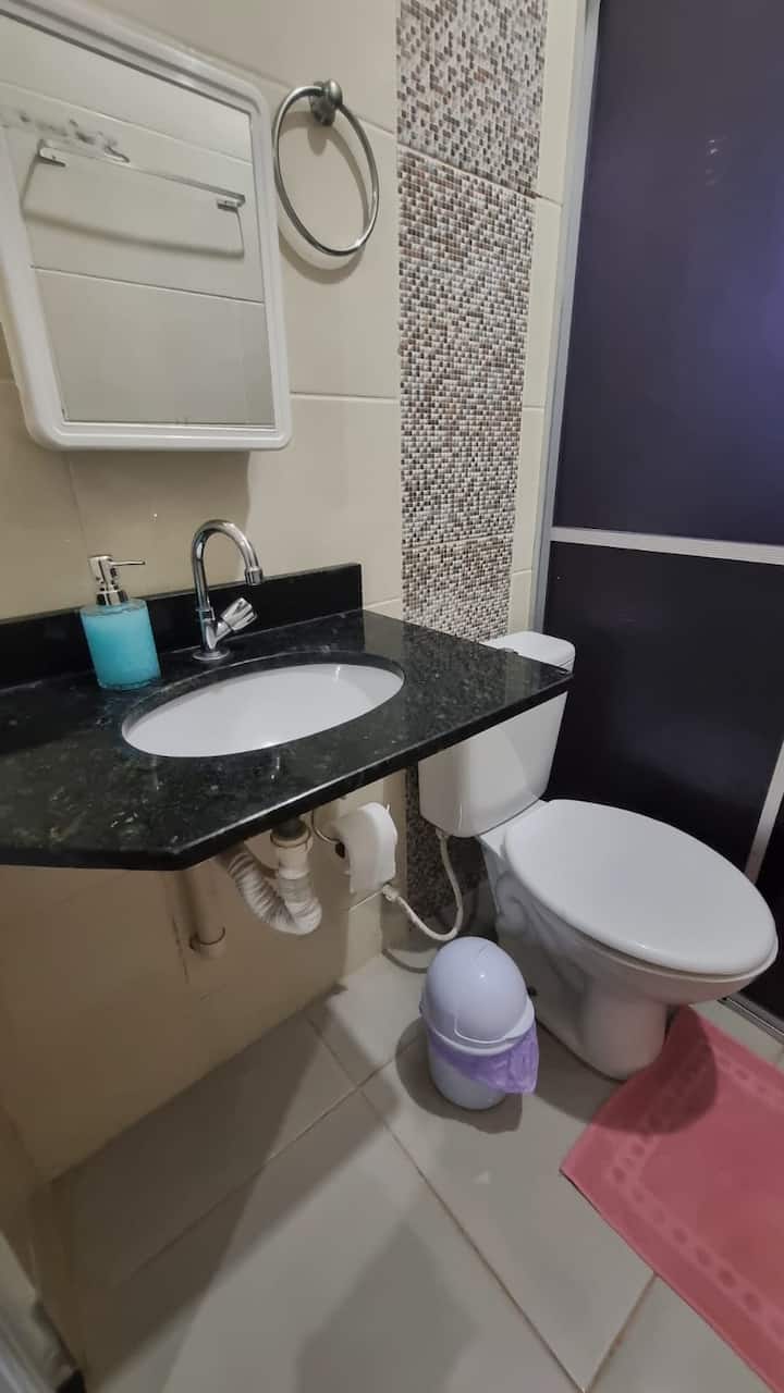 Casa Inteira: Suíte+quarto+ar-condicionado+garagem - Maringá
