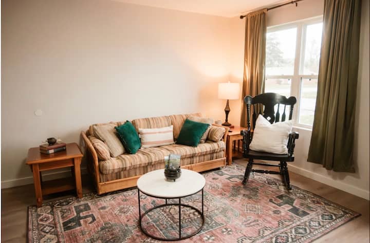 Updated 3br/1ba | Extended-stay Ready | Wifi | Ac - Clarksville, AR