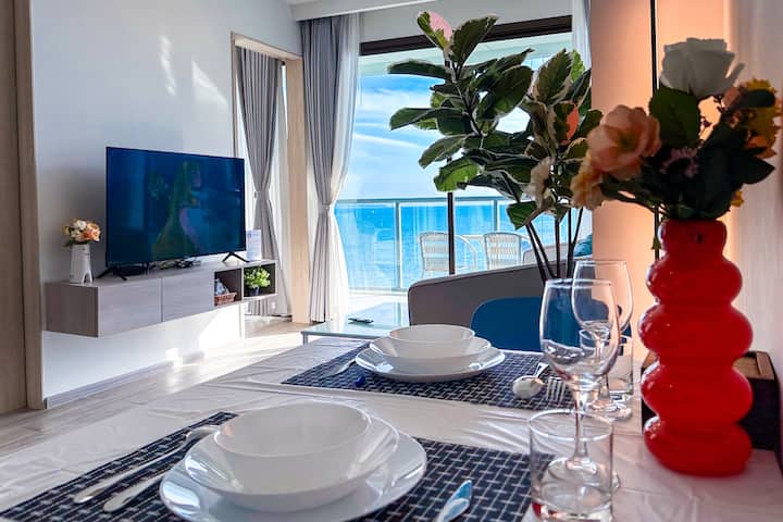 Beachfront 1br With Xl Balcony Panoramic Sea View - Pattaya