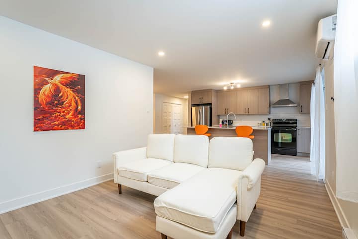 Unique & Spacious 2br Stay • Yard • Parking - Longueuil