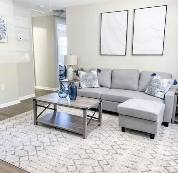 Charming Oak Cottage - Zephyrhills, FL