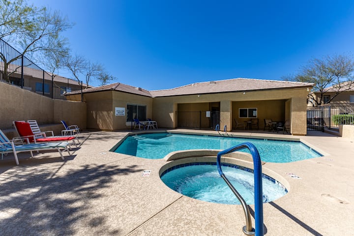 Modern 2br Townhouse |Shared Pool, Gym, Spa & More - Phoenix, AZ