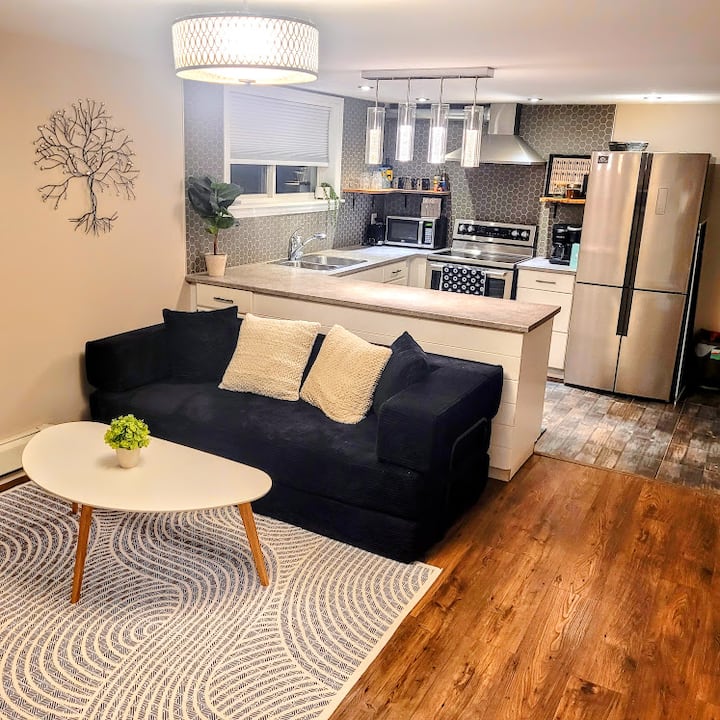 Maria's Lakeview Nook -  Clean, Cozy Convenience! - Barrie