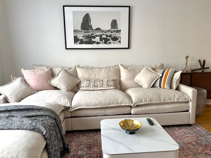 Cozy & Spacious | One Bedroom | Beltline | Kingbed - Wilder Institute/Calgary Zoo