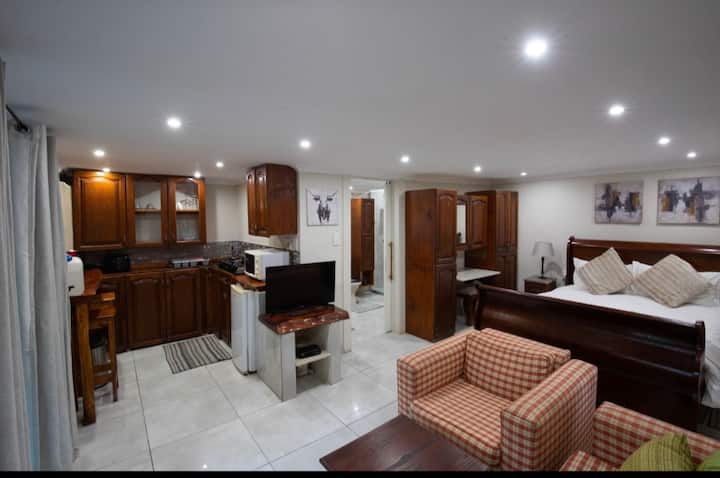 Azalea Cottage - 1 Bedroom, Max 2 Sleeper Unit - Mooi River