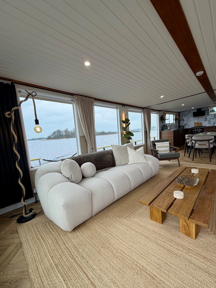 Stay On Stella - Luxury Barge Glasson | Hot Tub - Athlone