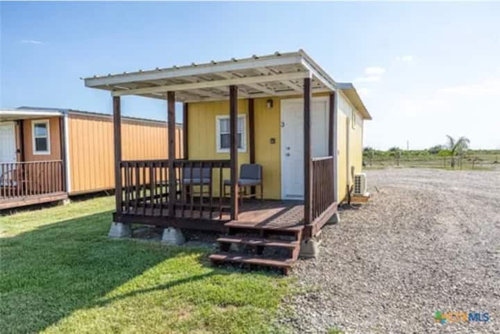 Coastal Breeze Cabin #3 - Port Lavaca, TX