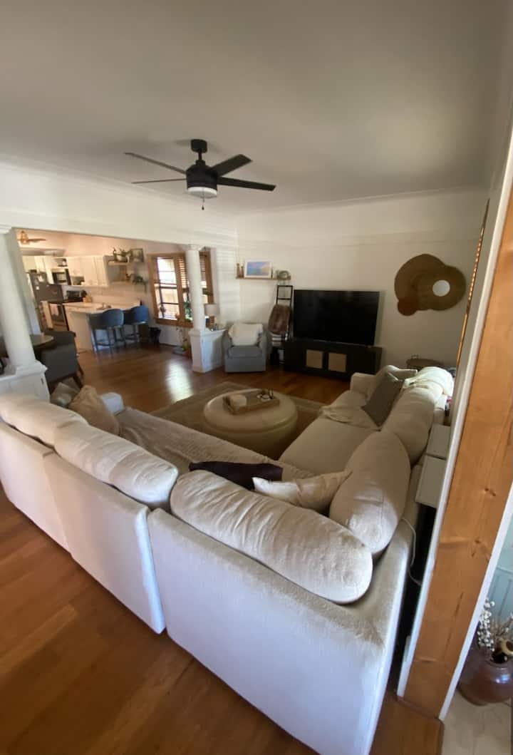 Historic Bungalow Minutes From Downtown St. Pete - St. Petersburg, FL