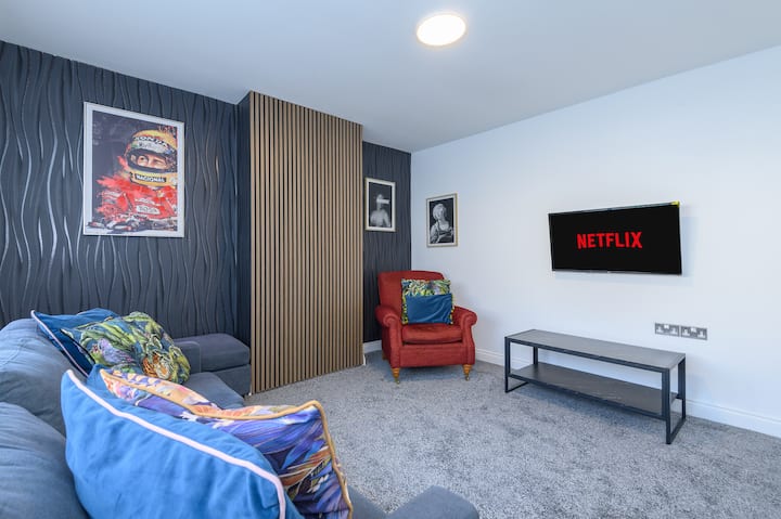 Contractor Friendly Stay With Wi-fi And Parking - Halifax