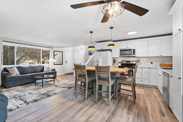 Cozy Cda & North Idaho Basecamp - Coeur d'Alene, ID