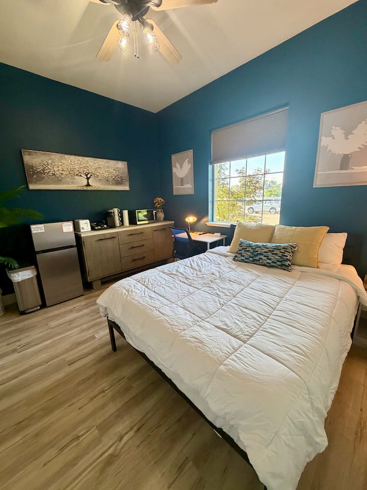 Suite #3 Full Private Studio - Newly Renovated - Clovis, CA