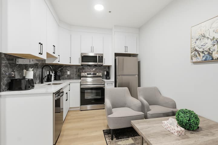 Modern & Comfortable 2-bedroom Home In Great Area - Wilder Institute/Calgary Zoo