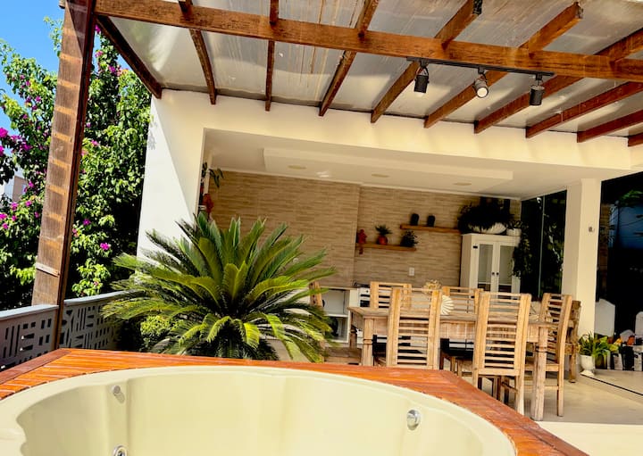 Casa Ampla C/ Jacuzzi Perto Do Centro - Joinville, Brazil