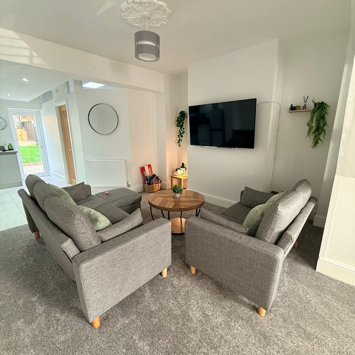 Modern City Base | 171 Stroud Road | Free Parking - Gloucester