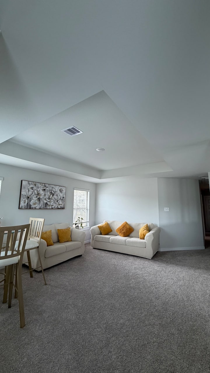 Confortable 2br Upstairs | Living Area + Mini Gym - Grand Texas, New Caney