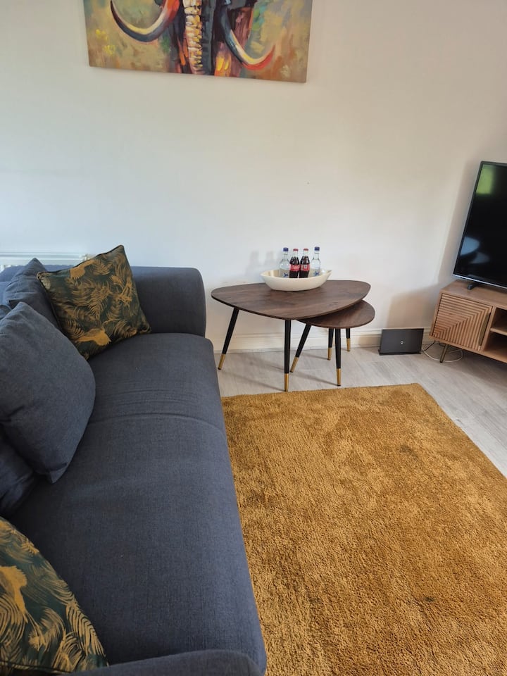 Essential Stay Huntingdon - Sleeps 6 - Raptor Foundation