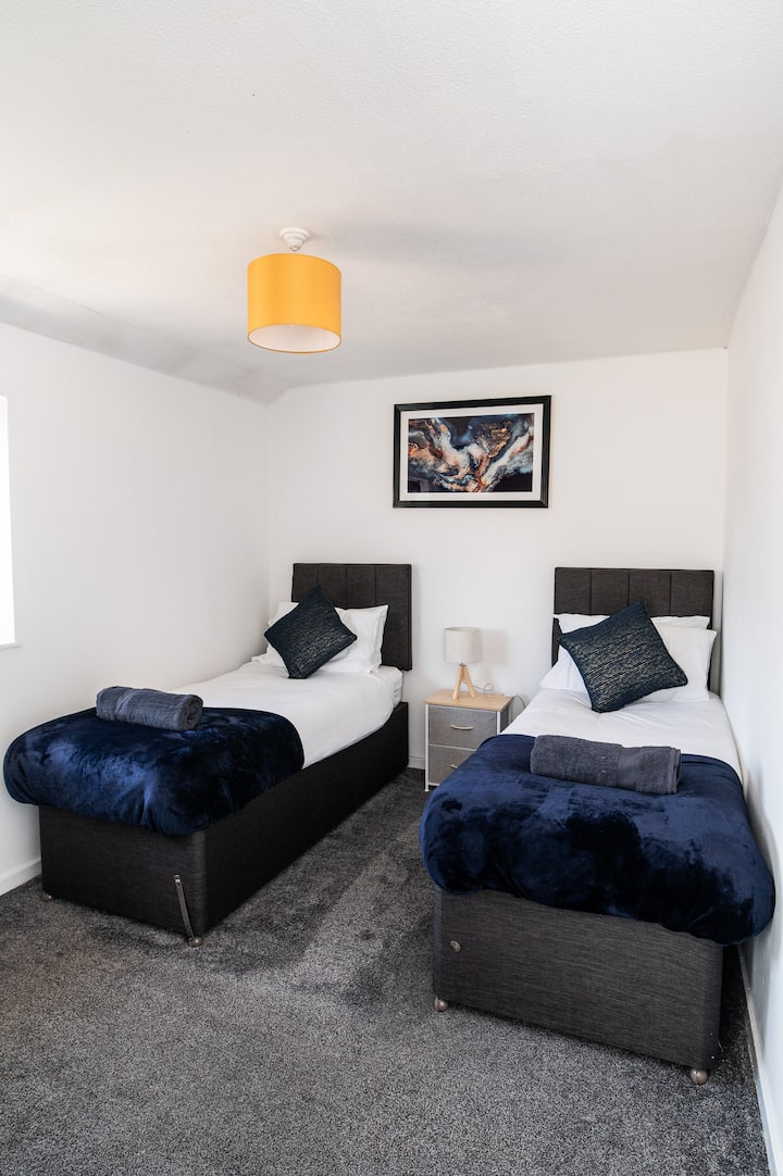 Huntingdon House Contractor Stay! *Wifi & Parking* - St Neots