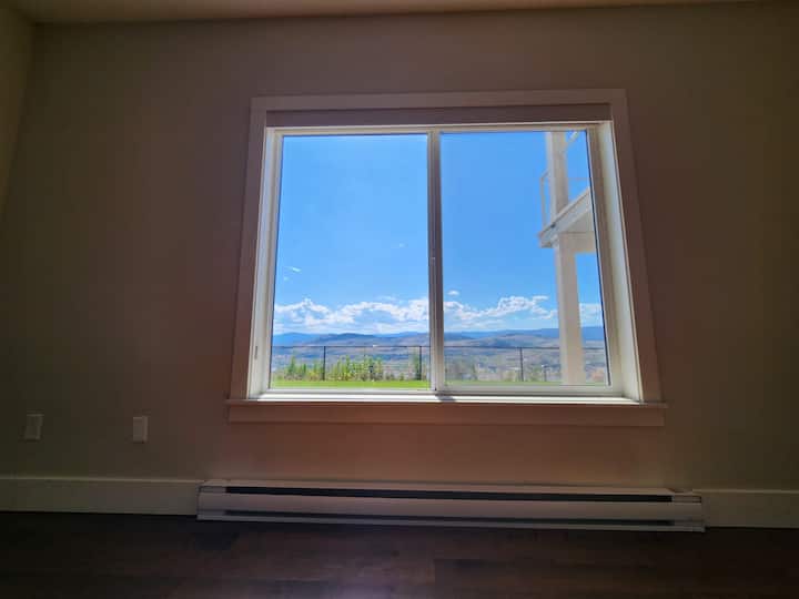 Modern And Peaceful Home In Vernon - Vernon