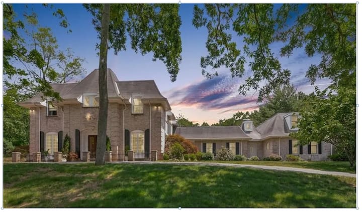 Stunning French Chateau With Pool, Spa And Pond - Connecticut