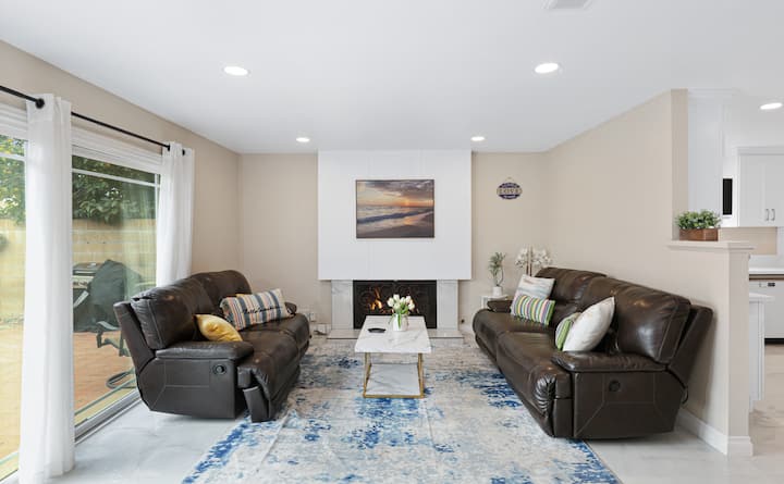 5br 3ba Home In Quiet Huntingtonbeach Neighborhood - Cypress, CA