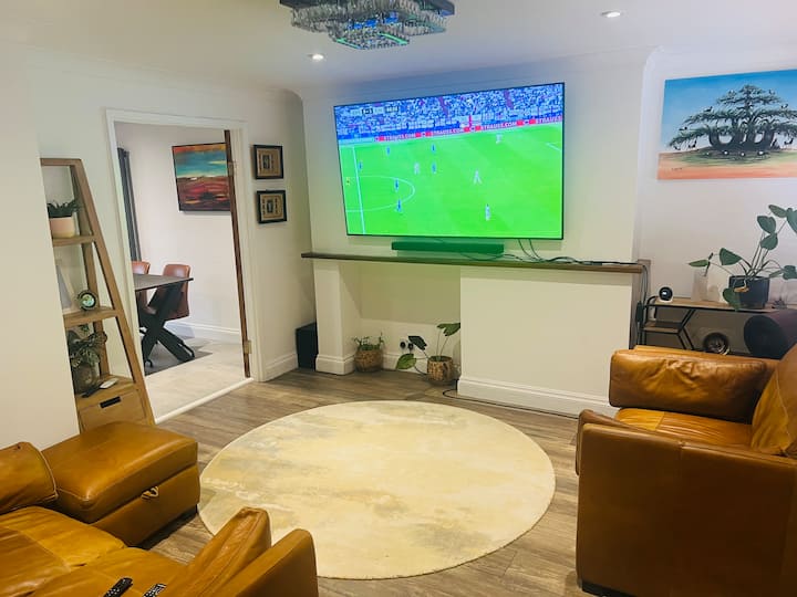 Stunning 5 Beds Free Parking Near Train Station - Milton Keynes