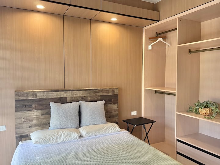 Mountain-view Studio, Ideal For 1–2 Guests - Guam