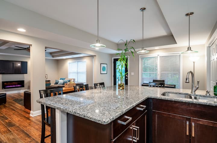 Entire Floor, Modern Luxury Apartment In West Cobb - Acworth, GA