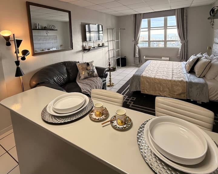 Ocean View High Floor Studio | Skyline View - San Juan
