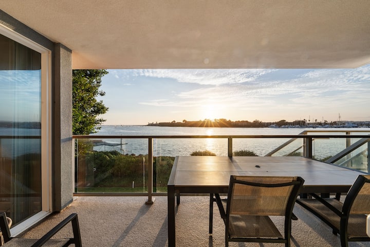 Sunset On The Water | 3br Water View • Pool • Gym - Manhattan Beach