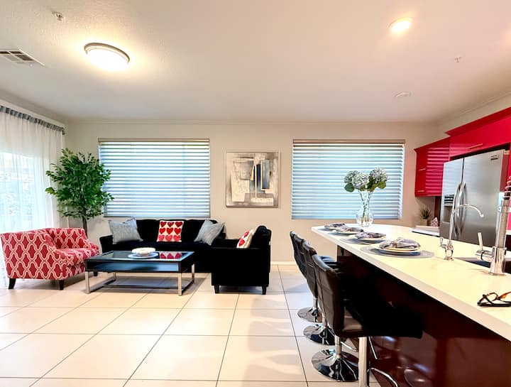 2br Condo Near Phoenix Airport | Pool, Gym & Bbq - Phoenix, AZ