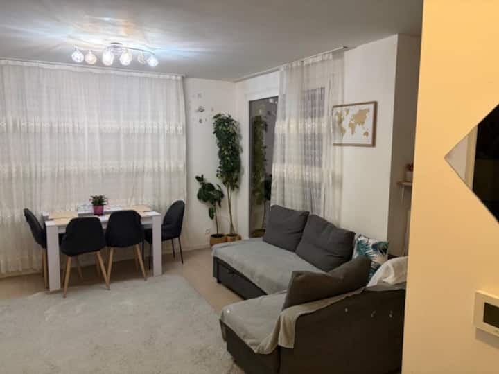 Un T2 De 42m² Avec Un Balcon De 5 M². - Poissy