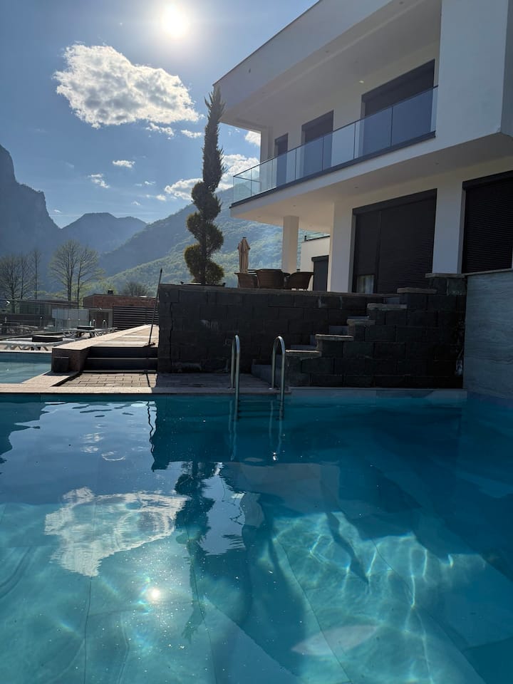 Luxury Forest Villa 1 – Private Pool Mountain View - Kosova