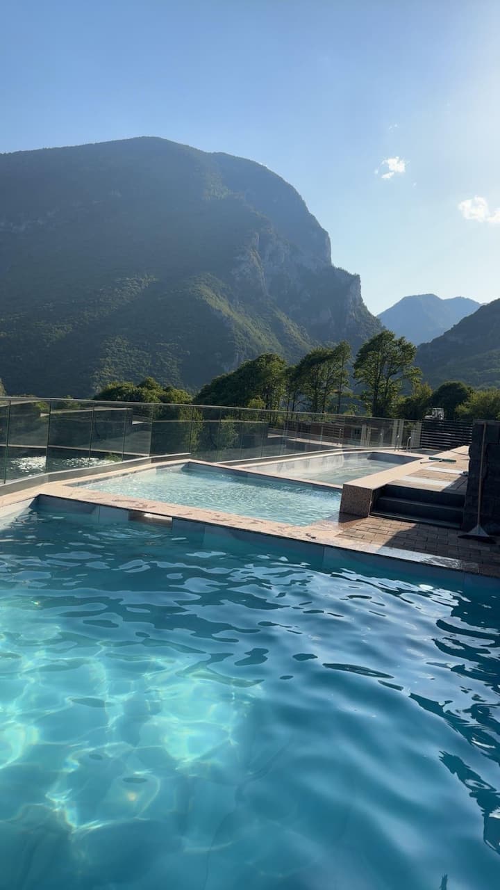 Luxury Forest Villa 1 – Private Pool Mountain View - Kosovo