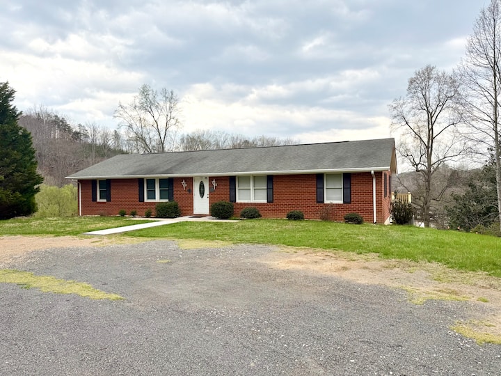 Relax At The Waterfront~lakeside With Boat Launch! - Smith Mountain Lake, VA