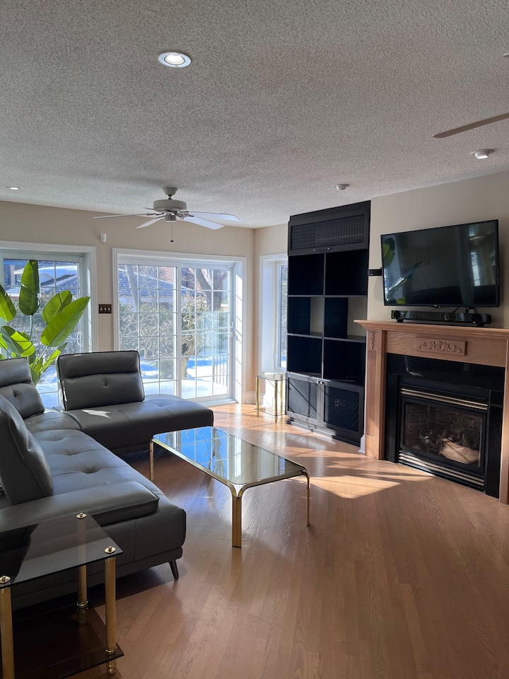 Indoor Heated Pool & Sauna • Luxury 6br Getaway - Ottawa