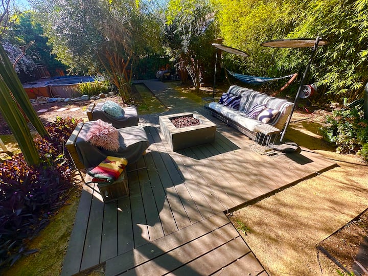 Bocca Al Lupo - Eclectic Artist Pad In Hip La Hood - Pasadena, CA