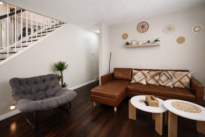 Cozy Townhouse Near Everything In Saskatoon - Saskatoon