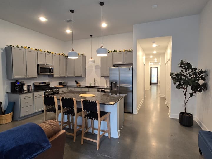 Slate & Sunflower - New 2bdrm/2bath Loft! - Lawrence, KS