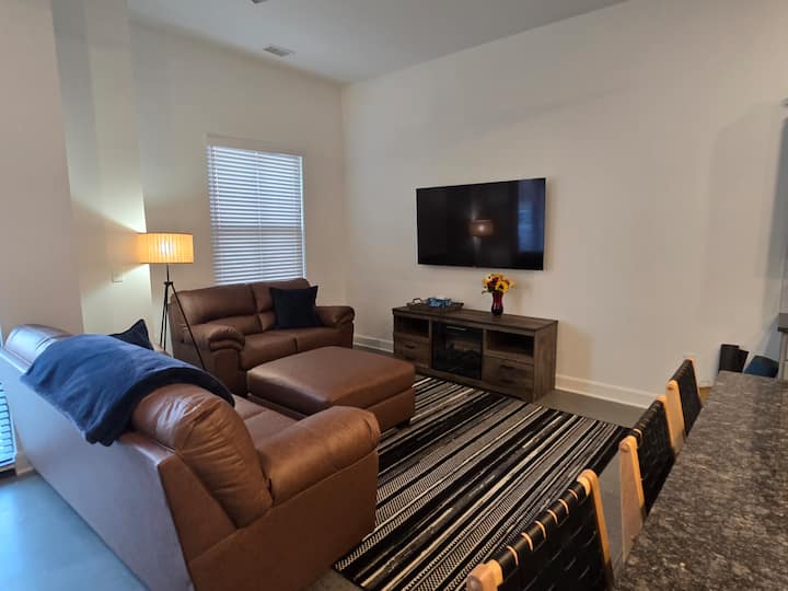 Slate & Sunflower - New 2bdrm/2bath Loft! - Lawrence, KS
