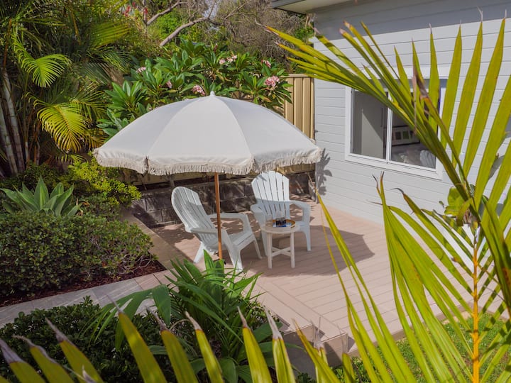 Coastal Escape: Private Sun-drenched Retreat - The Entrance