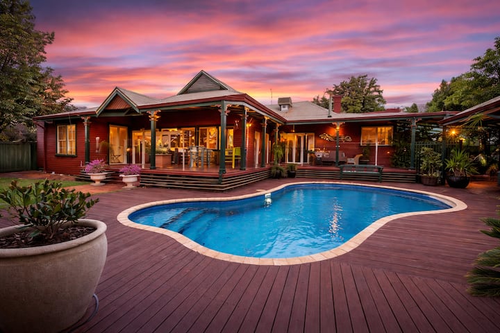 Grand Heritage Escape With Pool & Cinema Room - Kalgoorlie