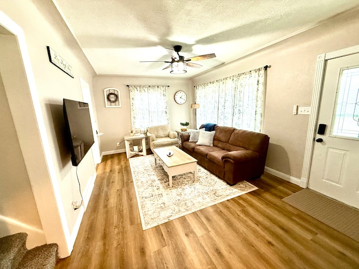Blue Bungalow - Cedar Rapids, IA